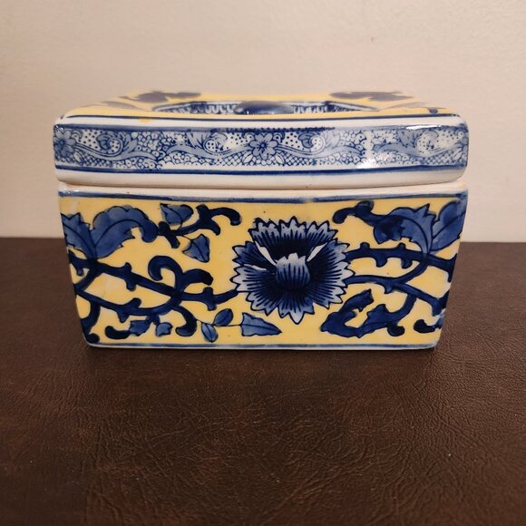 Porcelain Trinket Box | Other | Mid 2th Century Trinket Box Features A ...